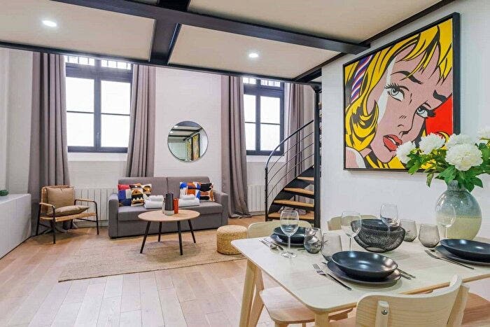 Saint Thomas d'Aquin, Paris 7ème arrondissement : Appartement 3 pièces à louer