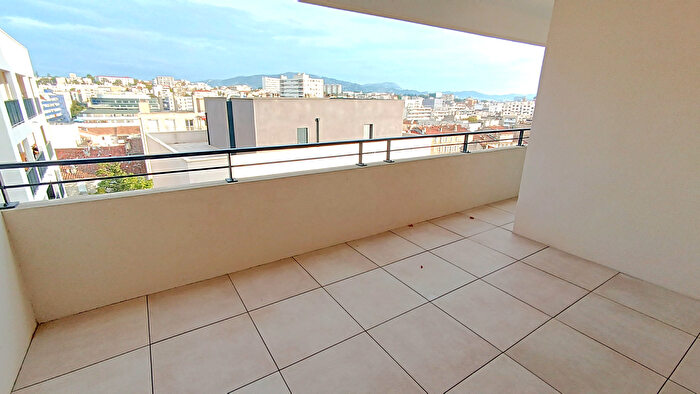 Marseille 4ème, Chutes Lavie : Appartement 3 pièces à louer
