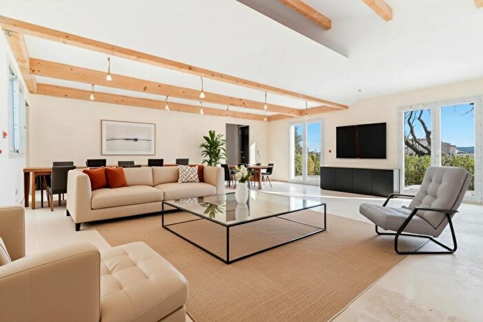 Maison à vendre - Arles, Pont de Crau, Moulès - 5 pièces - 3 chambres