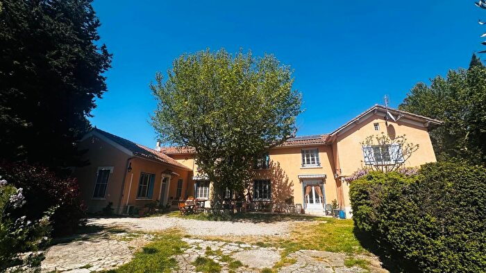 Maison 8 pièces à Violès, à vendre