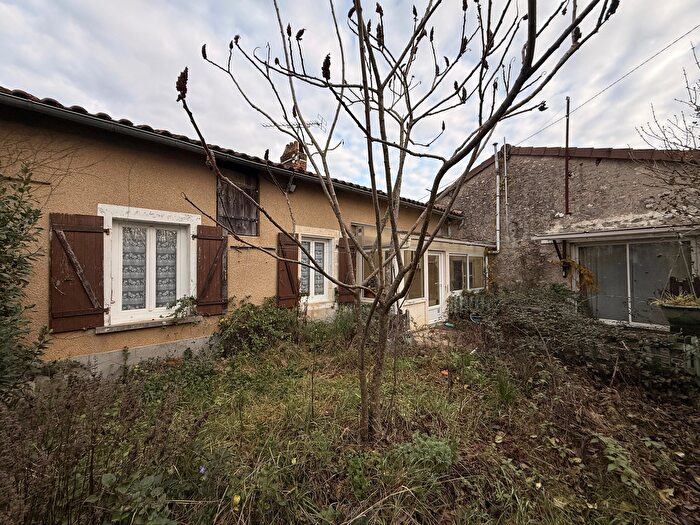 Maison à vendre - Saint-Gourson - 5 pièces - 2 chambres