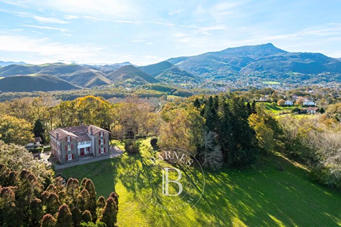 Maison à vendre - Ascain - 12 pièces - 9 chambres