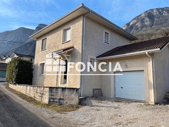 Maison à louer - La Terrasse - 5 pièces - 4 chambres