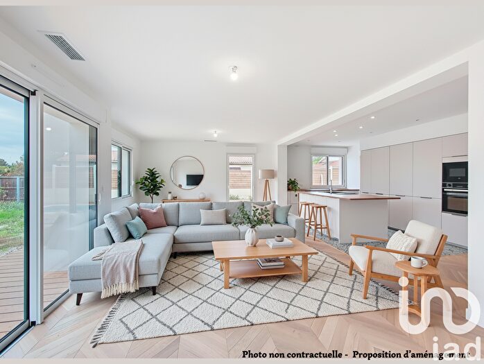 Maison à vendre - Saint-Médard-en-Jalles, Centre-ville - 5 pièces - 3 chambres