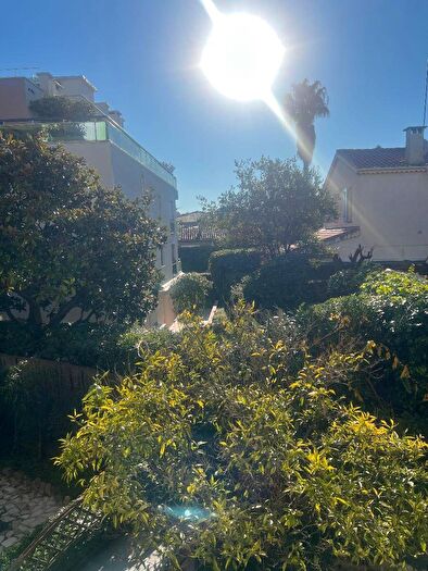 Appartement à louer - Ponteil, Antibes - 1 pièce