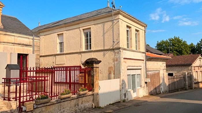 Nieul-le-Virouil - Maison 6 pièces à vendre