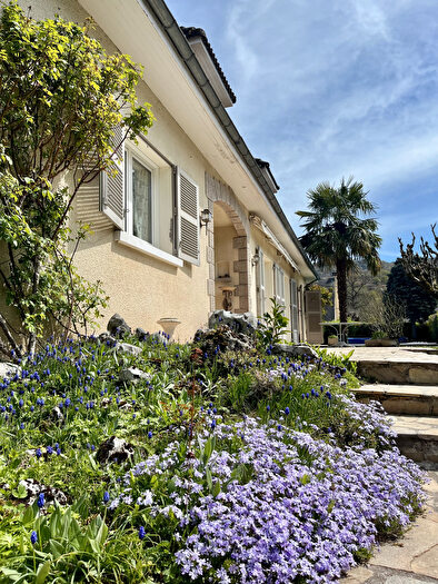 Maison à vendre - Vic-sur-Cère - 5 pièces - 4 chambres