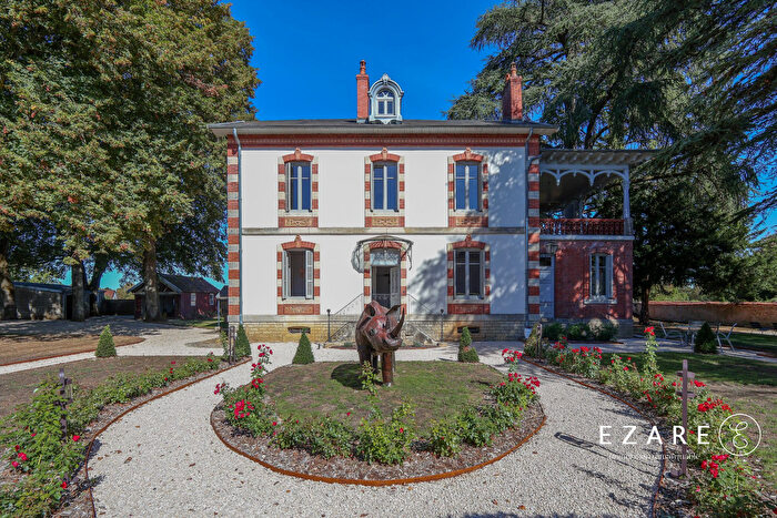 Maison 9 pièces à vendre à Fontaine-Française
