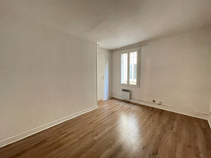 Paris 18ème, Grandes Carrières, Clichy : Appartement 1 pièce à vendre
