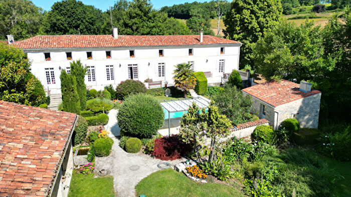 Saint-Hilaire-de-Villefranche - Maison 14 pièces à vendre