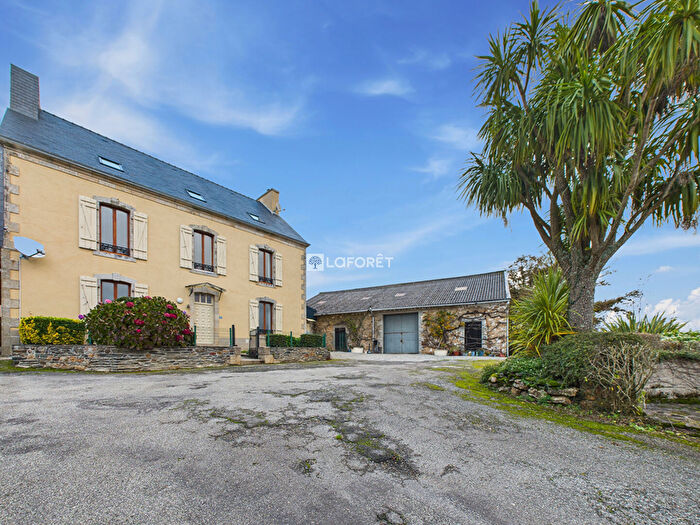 Maison à vendre - Saint-Coulitz - 18 pièces - 15 chambres