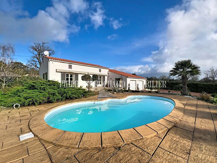 Maison à vendre - Mareuil-sur-Lay-Dissais - 6 pièces - 3 chambres