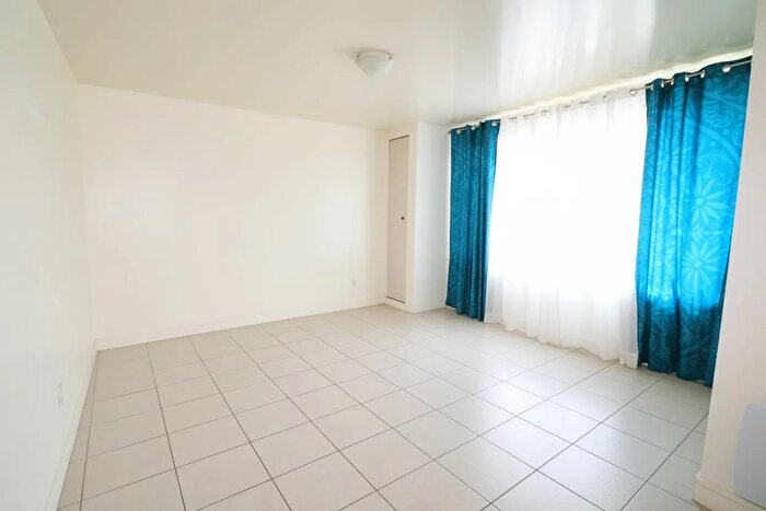 Appartement à vendre - Nevers, Centre-ville - 4 pièces - 2 chambres