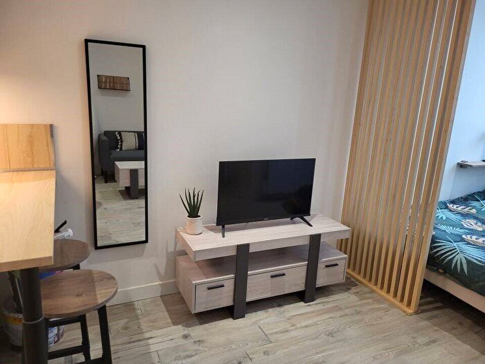 Grand Parc, Bordeaux : Appartement 1 pièce à louer