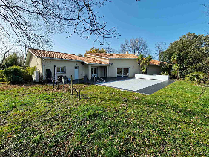 Maison à vendre - Plassac - 7 pièces - 6 chambres