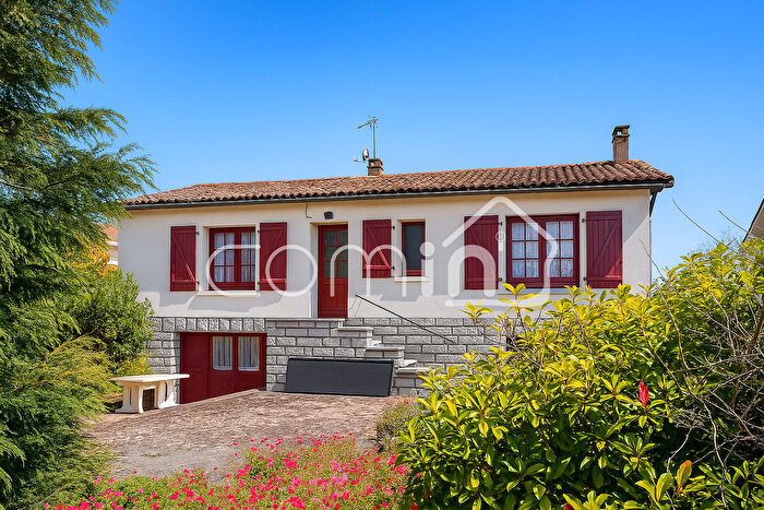 Maison à vendre - Airvault - 4 pièces - 3 chambres