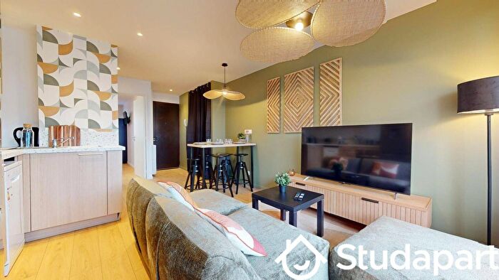 Appartement à louer - Le Bachut, Lyon ème arrondissement - 1 pièce - 2 chambres