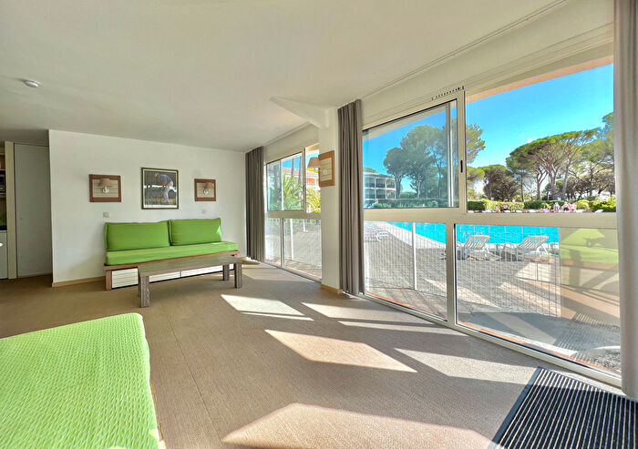 Appartement à louer - Saint-Raphaël - 3 pièces - 2 chambres