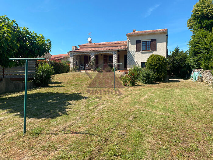 Allègre-les-Fumades : Maison 4 pièces à vendre