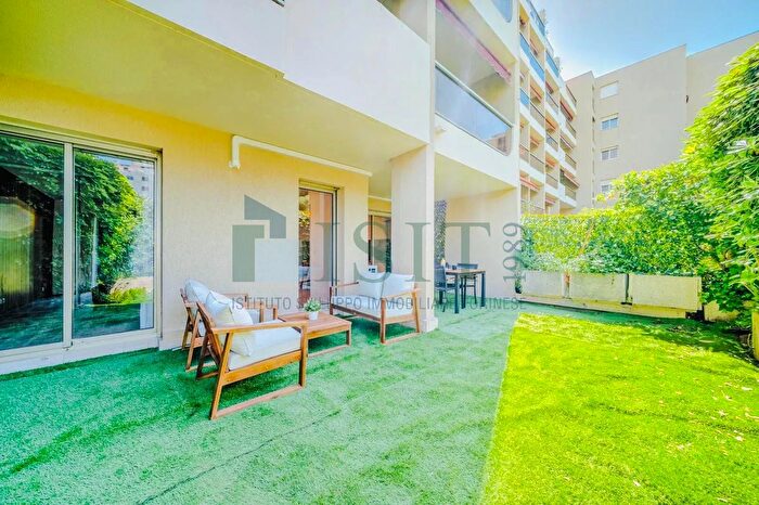 Appartement 2 pièces à Nice, Madeleine, à vendre