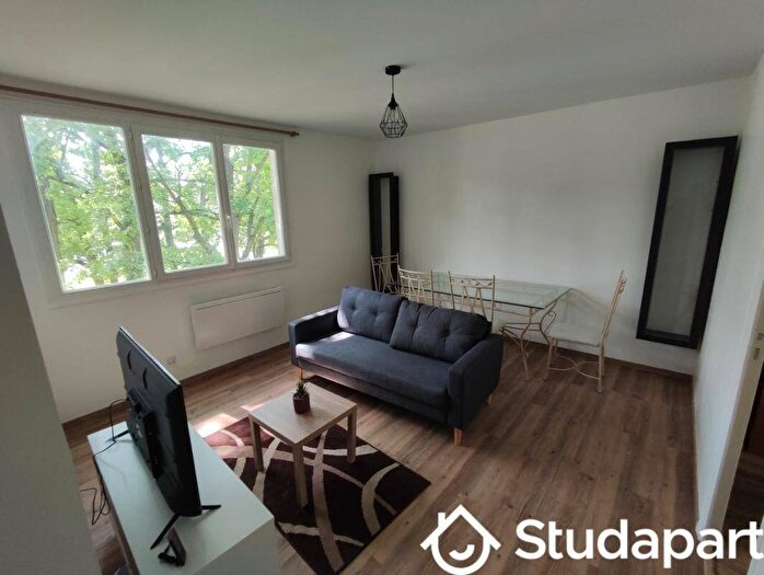 Appartement à louer - Les Bois Clairs, Sainte-Geneviève-des-Bois - 1 pièce - 1 chambre