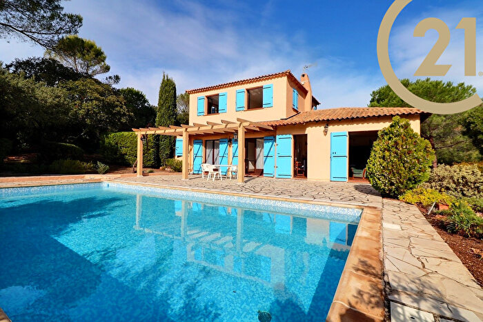 Maison à vendre - Roquebrune-sur-Argens - 6 pièces - 5 chambres