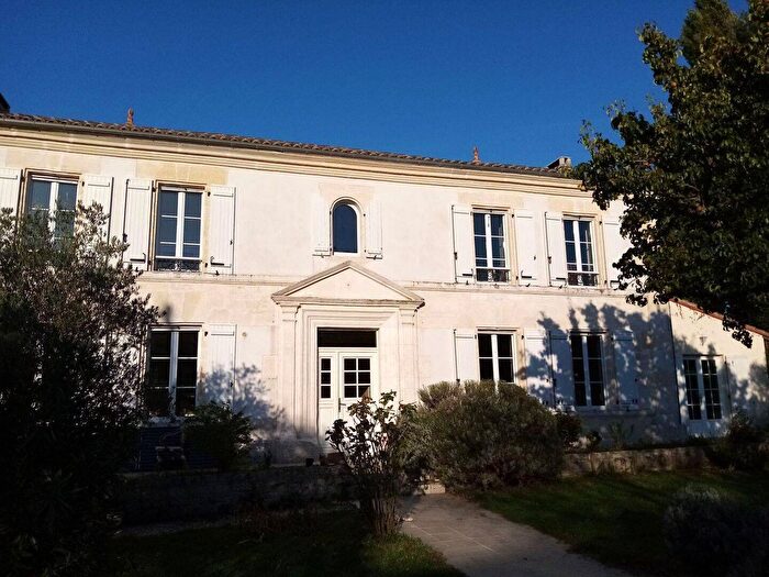 Maison à louer - Sainte-Sévère - 5 pièces - 4 chambres