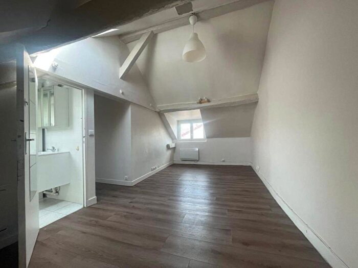 Centre Ville, Corbeil-Essonnes : Appartement 2 pièces à louer