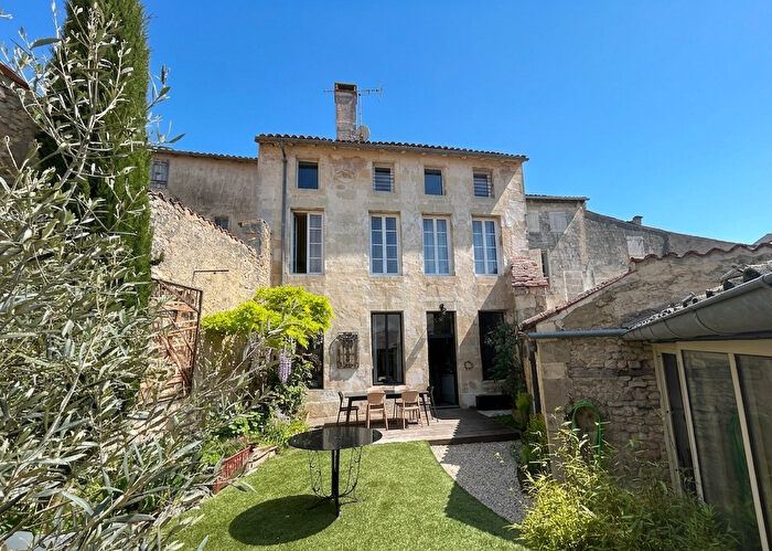 Saint-Jean-dAngély - Maison 8 pièces à vendre