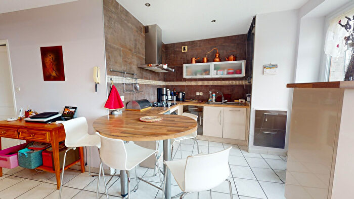 Maison à vendre - Saint-Didier-en-Velay - 9 pièces - 4 chambres