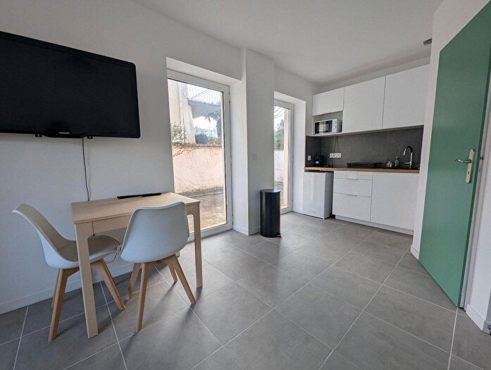 Appartement à louer - La Pagère-Bron Église-Le Terraillon-Saint Jean - 1 pièce