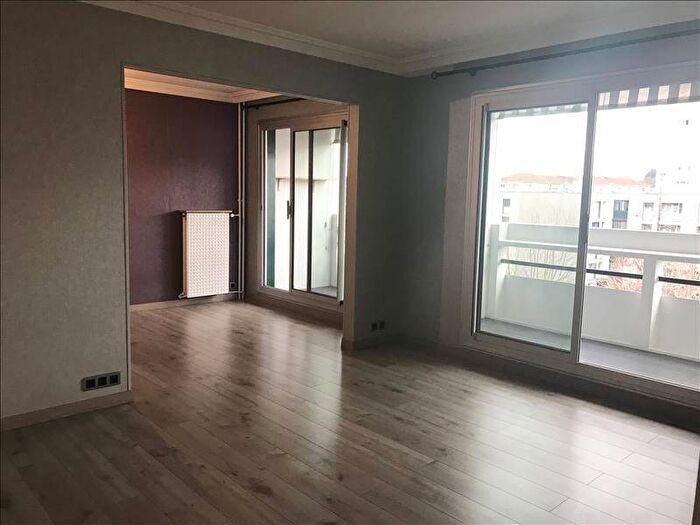 Centre Ville, Tassin-la-Demi-Lune : Appartement 4 pièces à louer