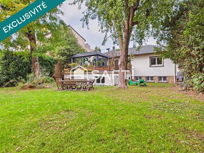 Maison à vendre - Viry-Châtillon, Le Plateau - 7 pièces - 5 chambres