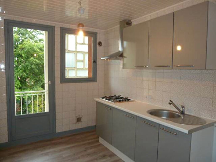 Appartement à louer - Fontaine, Centre-ville, Mairie - 4 pièces - 3 chambres