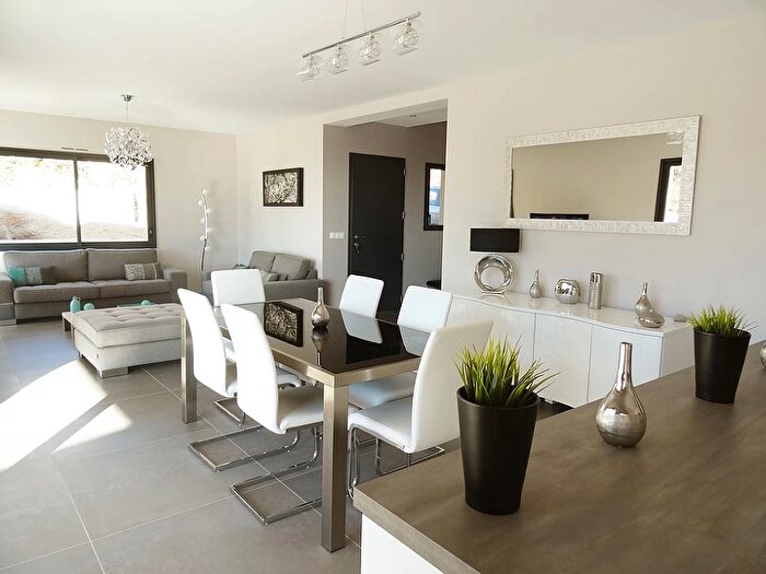 Maisons à vendre et appartements à louer - 1