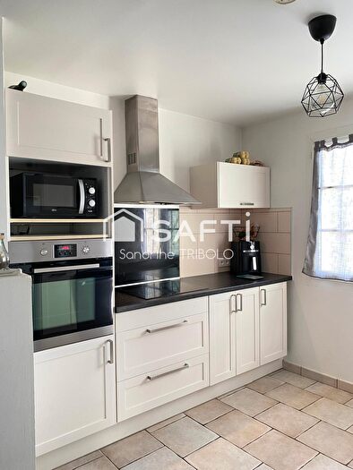 Appartement à vendre - Peyrolles-en-Provence - 4 pièces - 1 chambre