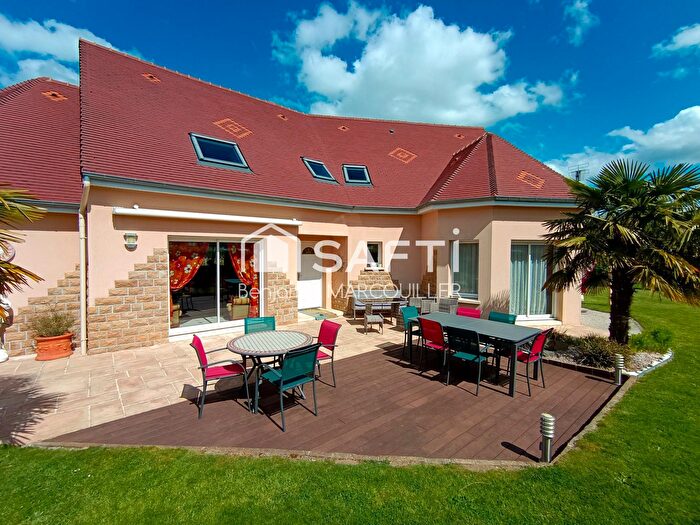 Maison 9 pièces à Vire, Bourg de Neuville, La Planche, à vendre