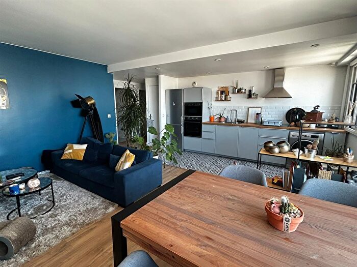 Appartement 2 pièces à vendre - Courbevoie, Gambetta, La Défense