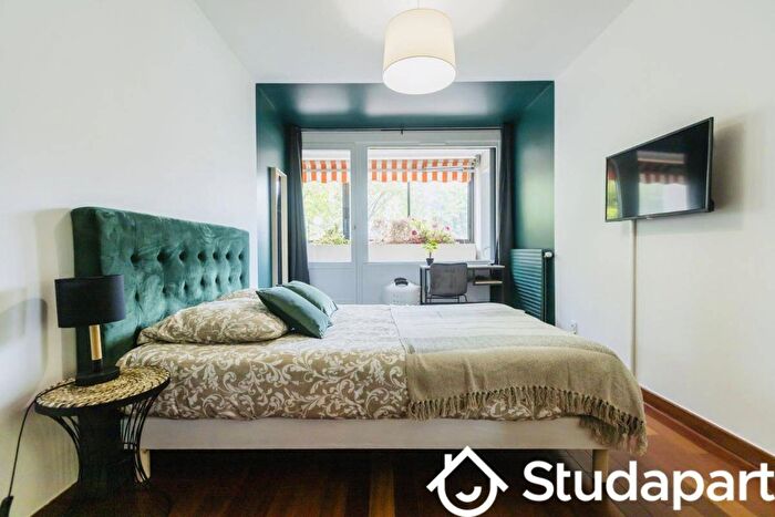 Appartement à louer - Moulin à Vent-Ernest Renan, Vénissieux - 1 pièce - 6 chambres