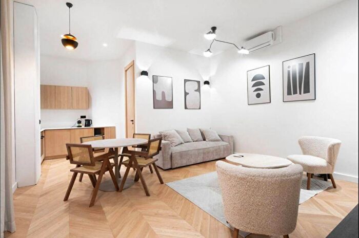 Appartement à louer - Courcelles-Wagram, Paris ème arrondissement - 2 pièces - 1 chambre