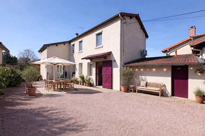 Maison à vendre - Pouilly-sous-Charlieu - 6 pièces - 3 chambres