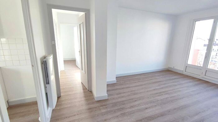 Appartement à louer - Pont-de-Chéruy - 4 pièces - 3 chambres