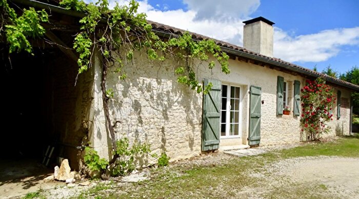 Maison à vendre - LIsle-Jourdain - 9 pièces - 4 chambres