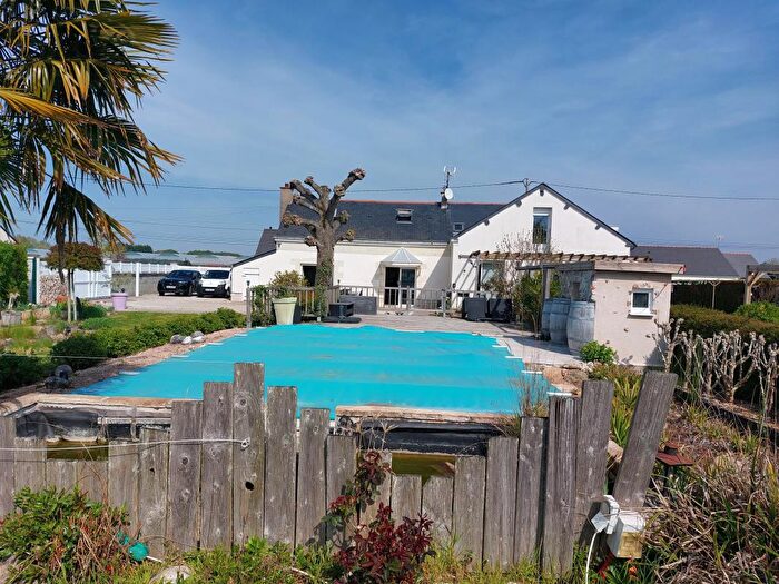 Maison 15 pièces à Villebernier, à vendre