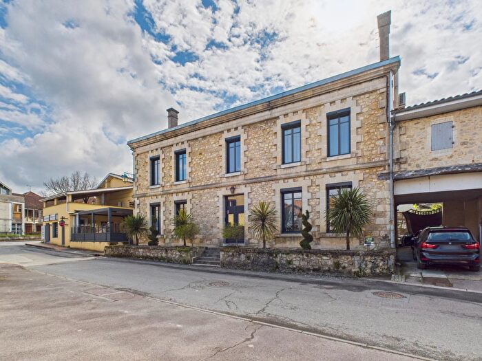 Maison à vendre - La Roche-Chalais - 14 pièces - 9 chambres