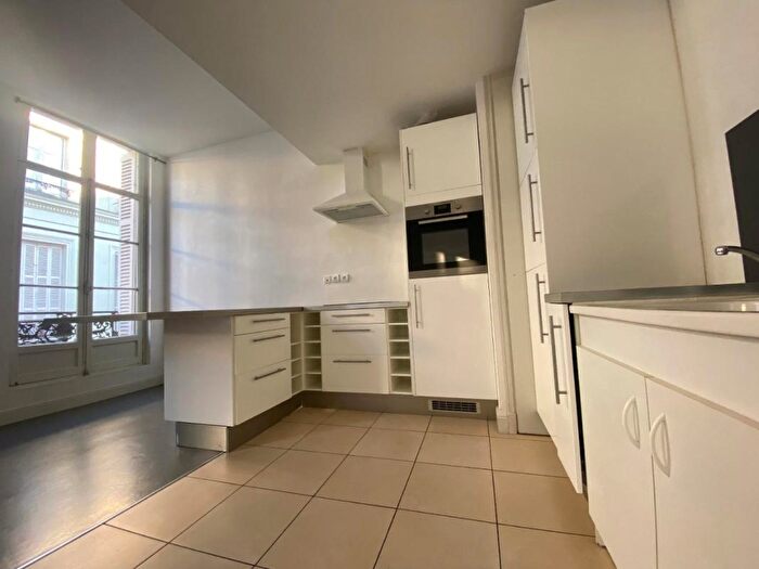 Maison à louer - Tours, Centre-ville - 5 pièces - 3 chambres