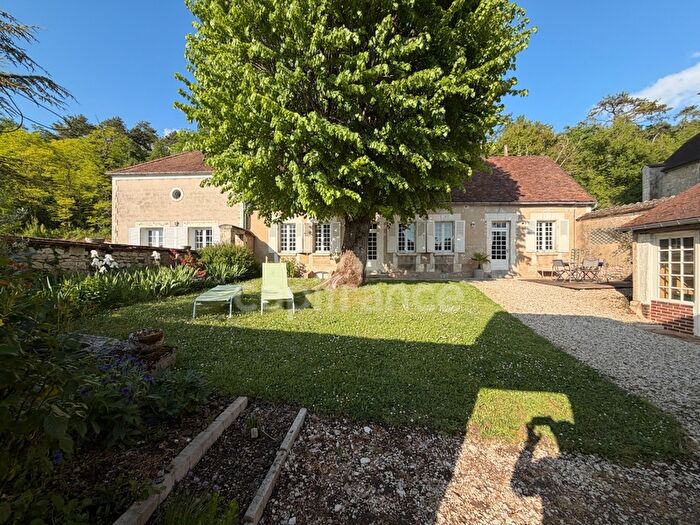 Gy-l'Évêque : Maison 9 pièces à vendre