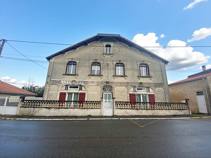 Maison à vendre - Sireuil - 7 pièces - 4 chambres