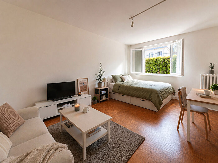 Fontenay-sous-Bois, Proche Bois de Vincennes, Rer A : Appartement 1 pièce à vendre