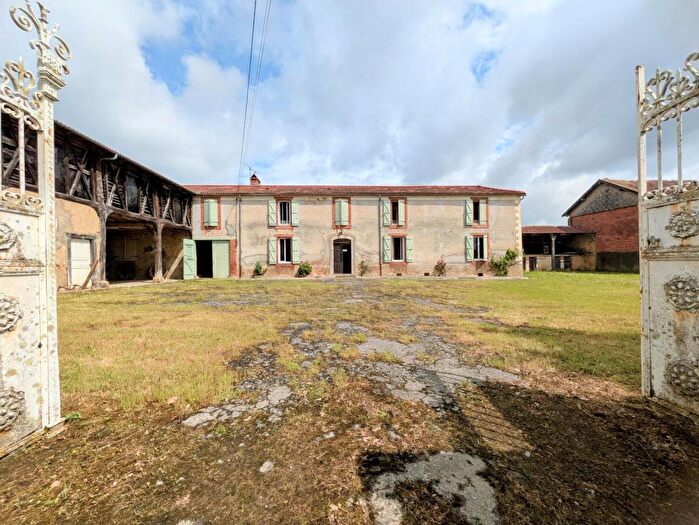 Maison à vendre - Villecomtal-sur-Arros - 7 pièces - 4 chambres